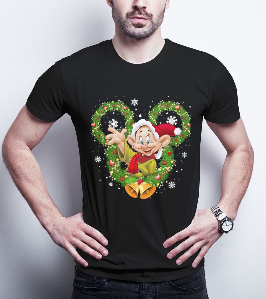Dopey Christmas Disney Wreath Snowflakes And Santa Hat T-Shirt