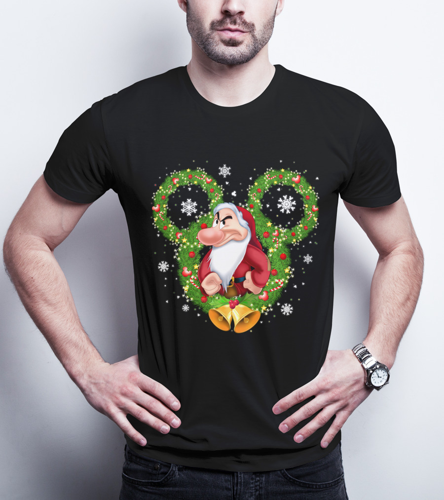 Grumpy Santa Dwarf In Wreath With Snowflakes And Bells T-Shirt