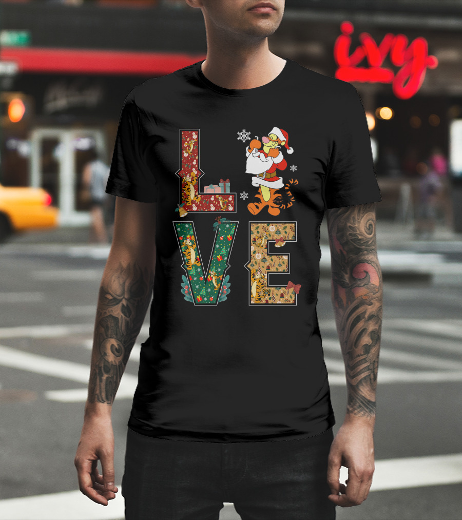 Love Tigger Christmas Santa Hat And Gifts T-Shirt