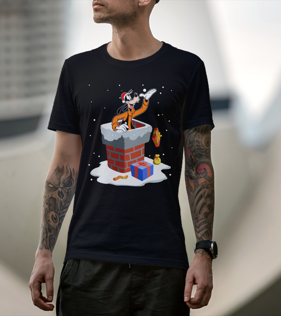Goofy In Santa Hat Popping Out Of Snowy Chimney With Christmas Gifts T-Shirt