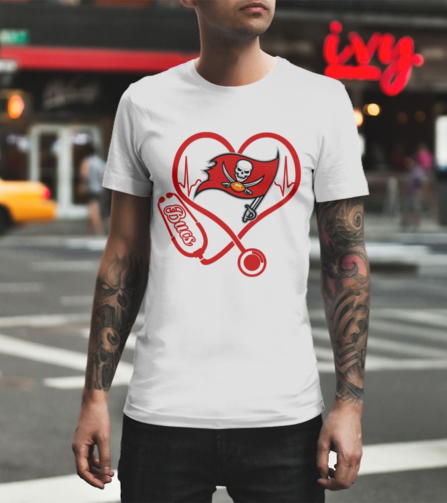 Nurse Heartbeat Love Bucs Tampa Bay Buccaneers Stethoscope Flag T-Shirt