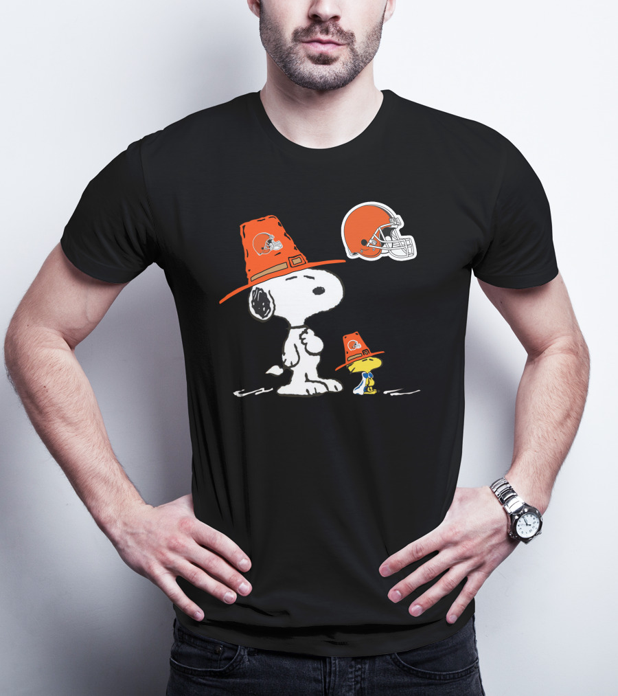 Browns Snoopy And Woodstock Pilgrim Hats Nfl Football Helmet T-Shirt