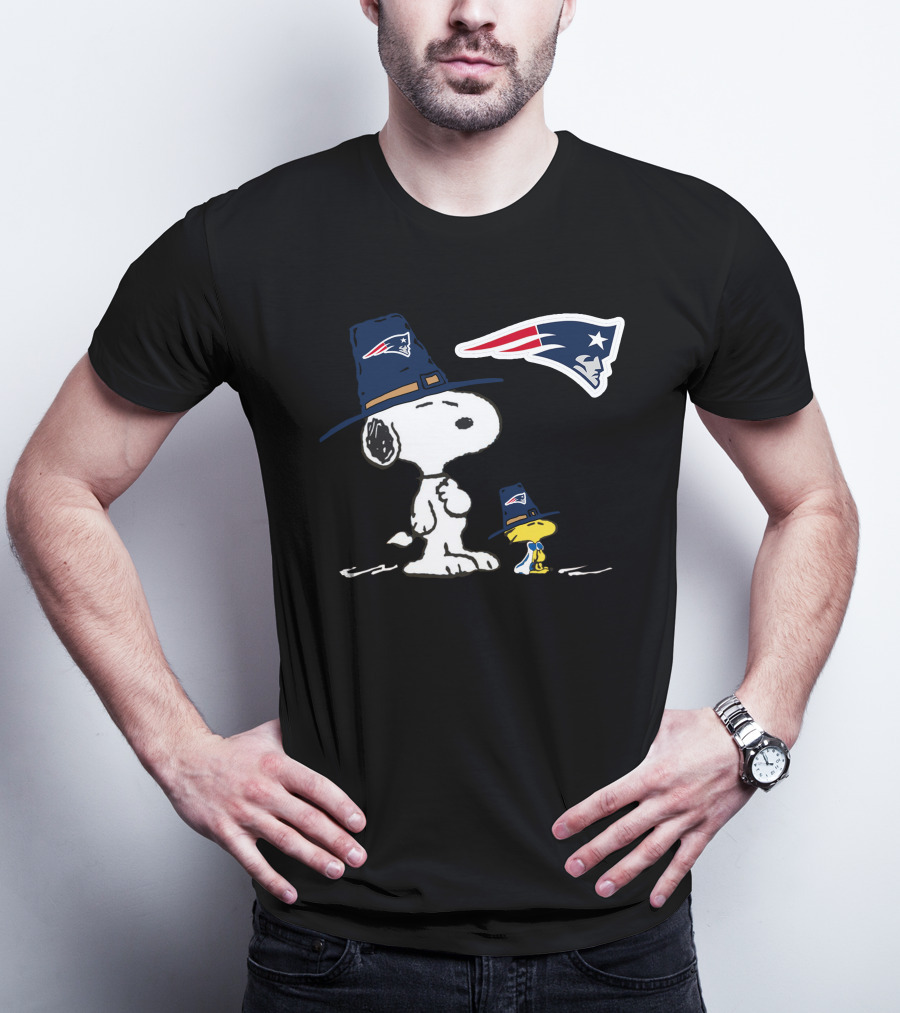 New England Patriots Snoopy And Woodstock Pilgrim Hats T-Shirt