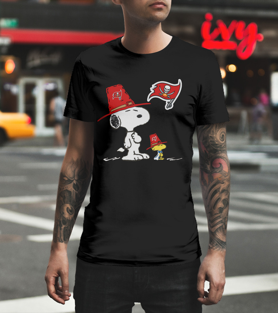 Buccaneers Snoopy And Woodstock Pirate Red Hats T-Shirt
