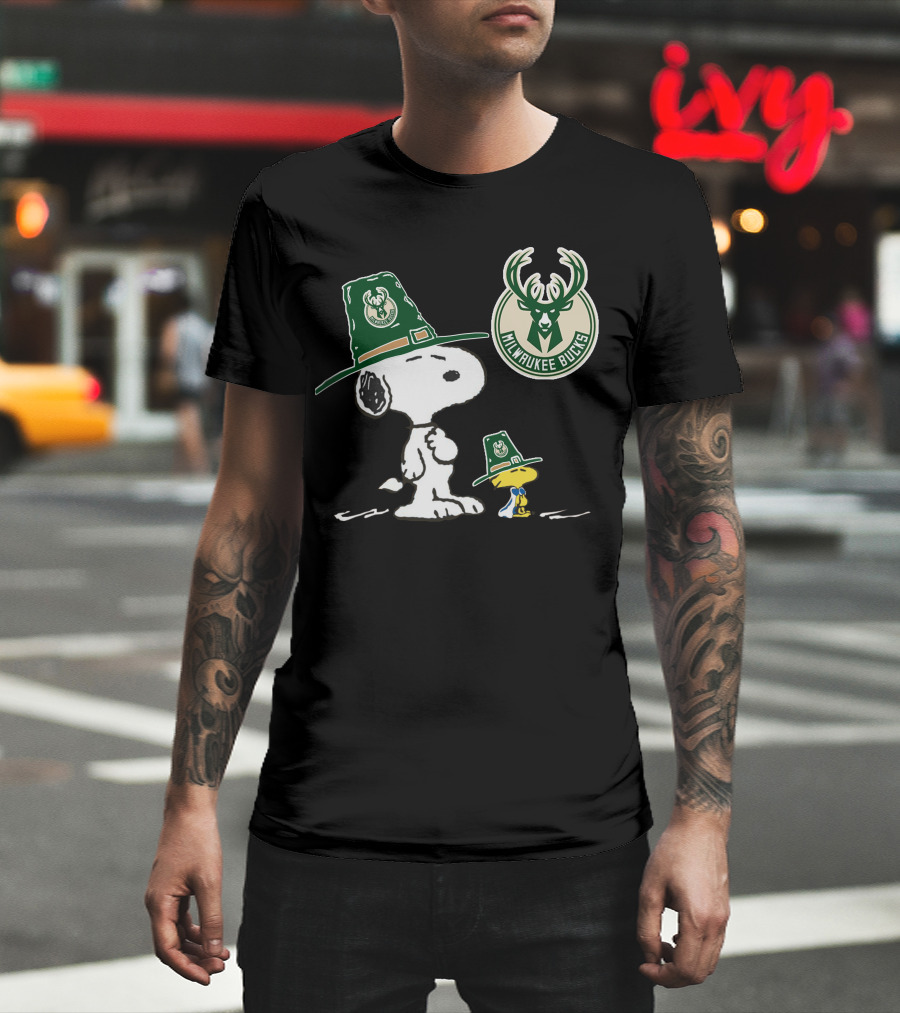 Milwaukee Bucks Snoopy Woodstock Pilgrim Hats T-Shirt