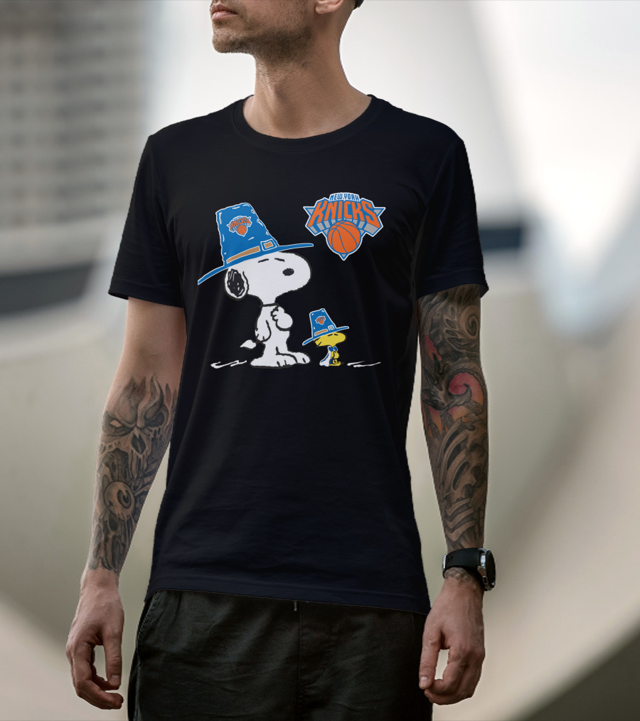 New York Knicks Snoopy And Woodstock Pilgrim Hats T-Shirt