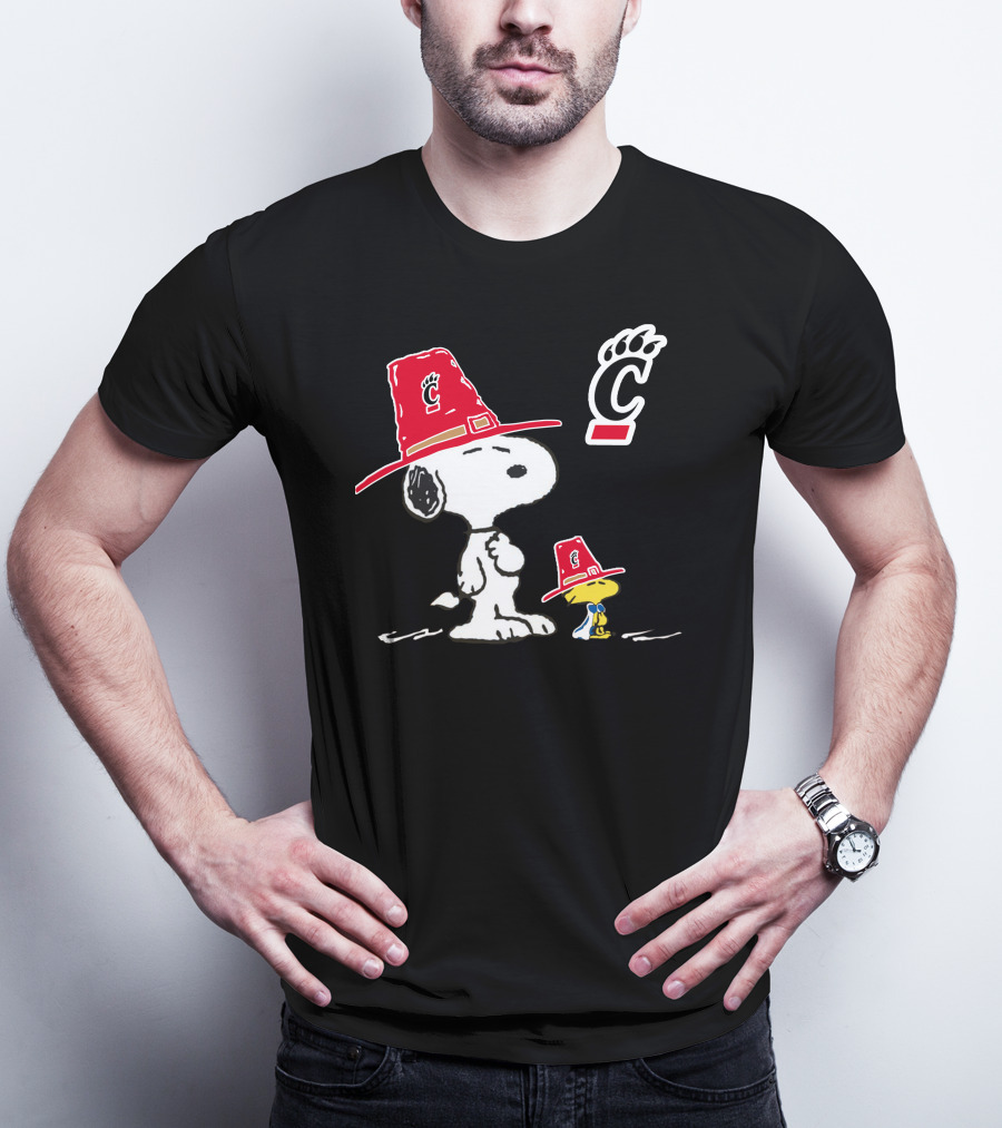 Cincinnati Bearcats Snoopy With Red Hats And Bearcats T-Shirt