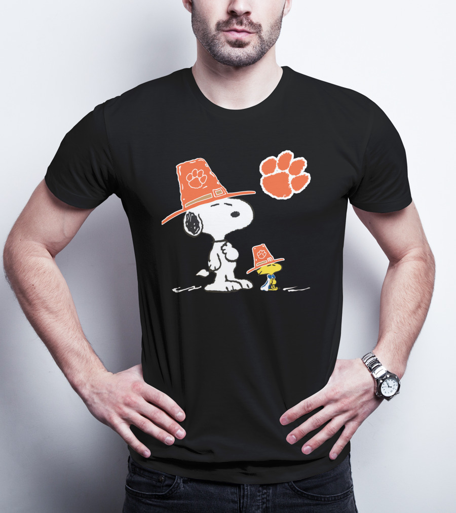 Clemson Tigers Snoopy And Woodstock Thanksgiving Hat Football Paw T-Shirt