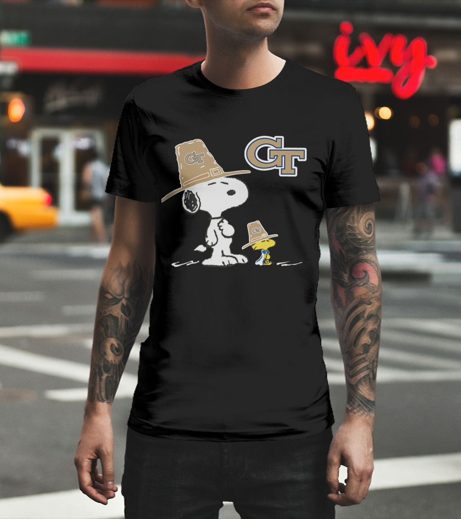 Georgia Tech Yellow Jackets Snoopy And Woodstock With Pilgrim Hats GT T-Shirt