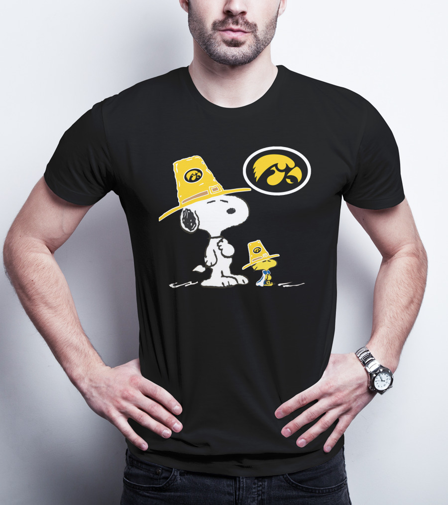 Iowa Hawkeyes Snoopy And Woodstock Pilgrim Hats Peanuts Football Fan T-Shirt