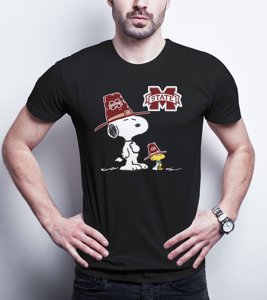 Mississippi State Bulldogs Snoopy Woodstock Pilgrim Hat Peanuts T-Shirt