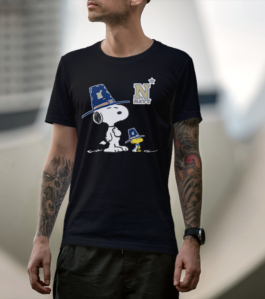 Navy Midshipmen Snoopy And Woodstock In Pilgrim Hats T-Shirt