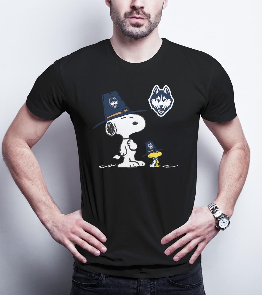 UConn Huskies Snoopy And Woodstock In Pilgrim Hats T-Shirt