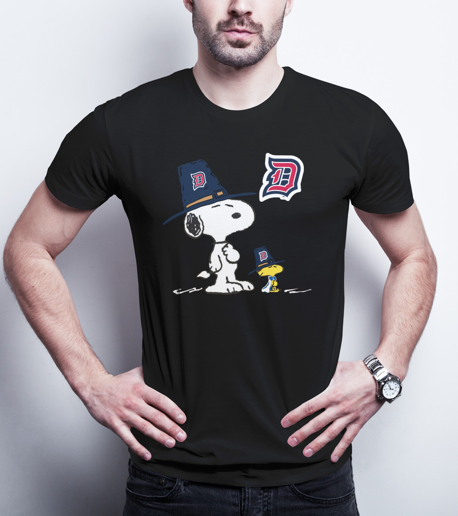 Snoopy Woodstock Duquesne Pilgrim Hat Emblem T-Shirt