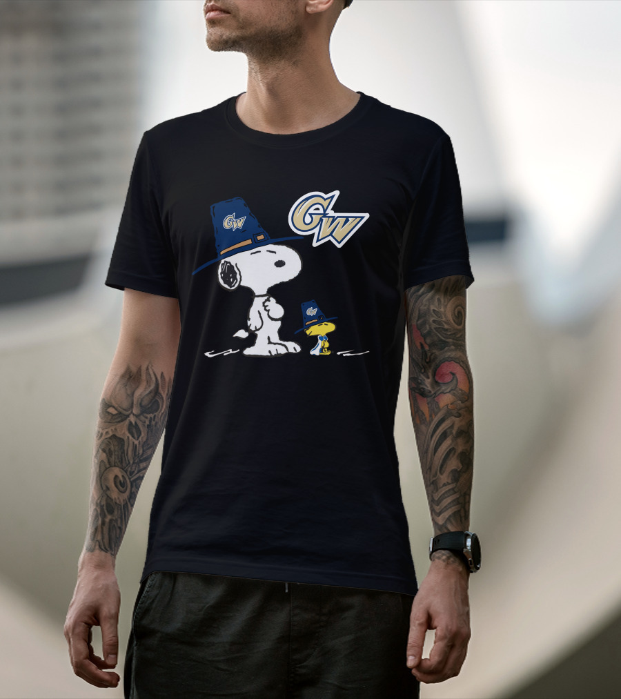 GW Snoopy And Woodstock Pilgrim Hats T-Shirt