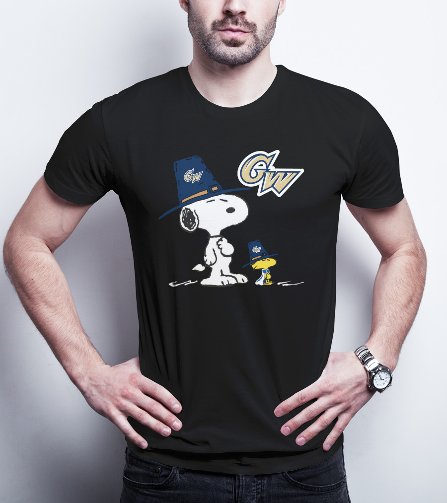 GW Snoopy And Woodstock Pilgrim Hats T-Shirt