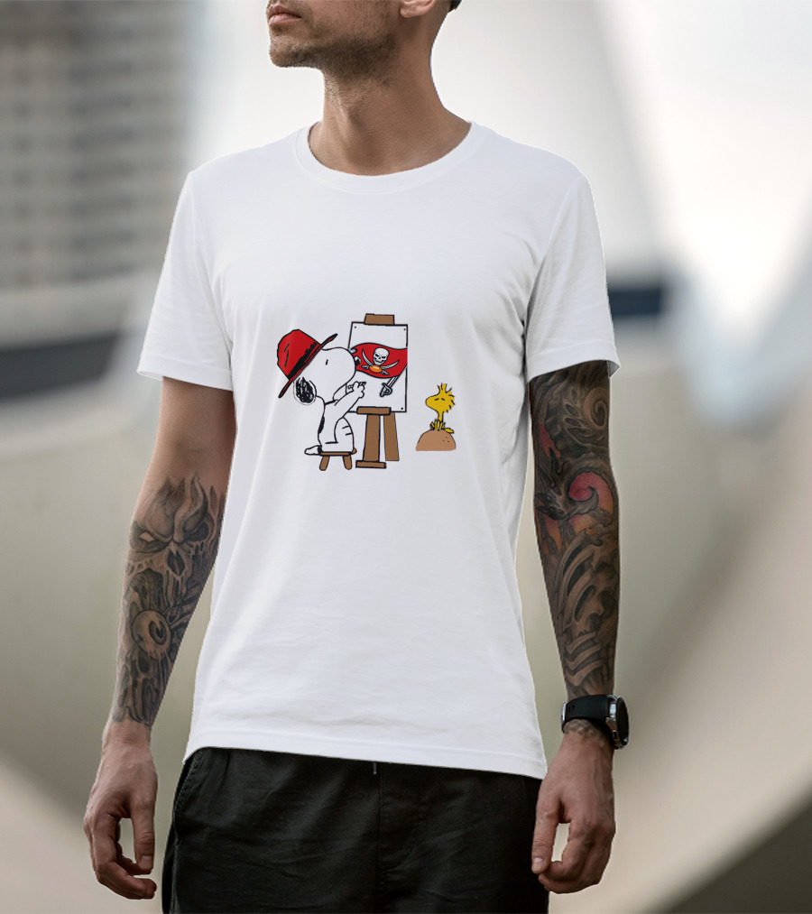 Buccaneers Painting Snoopy With Easel And Woodstock T-Shirt