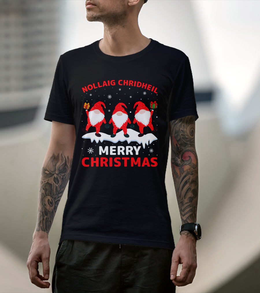 Nollaig Chridheil Merry Christmas Snowy Gnomes With Gifts T-Shirt