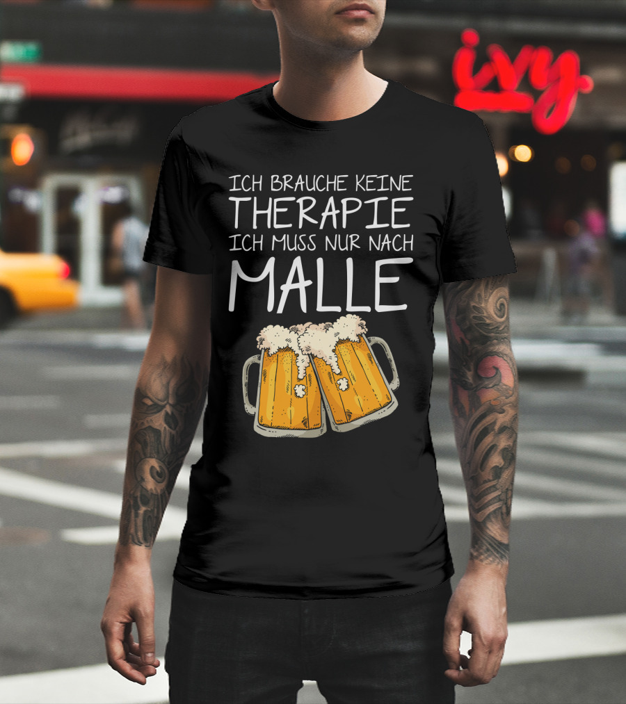 Ich Brauche Keine Therapie Ich Muss Nur Nach Malle Bierkrüge T-Shirt