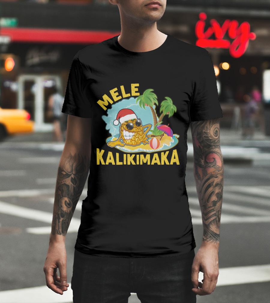 Mele Kalikimaka Hawaiian Pineapple With Santa Hat Tropical Christmas Vibes T-Shirt