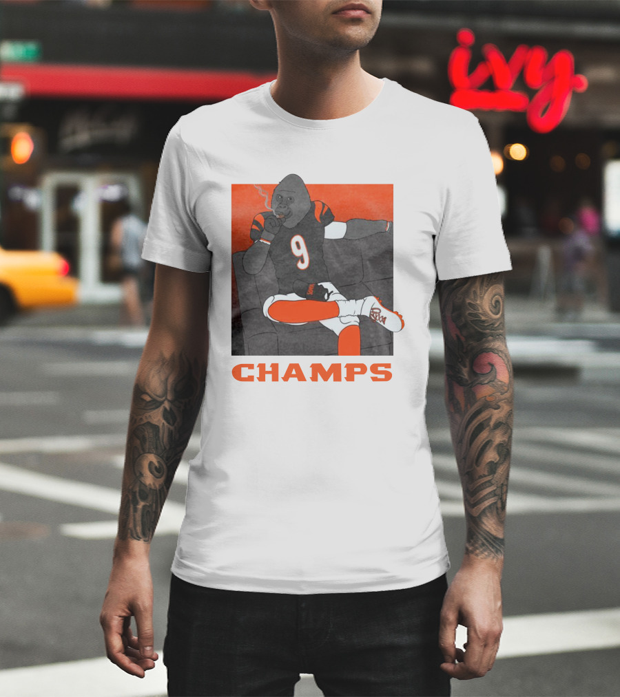 Champs Barstools Big Cat Smoking Gorilla Number 9 Football Player T-Shirt