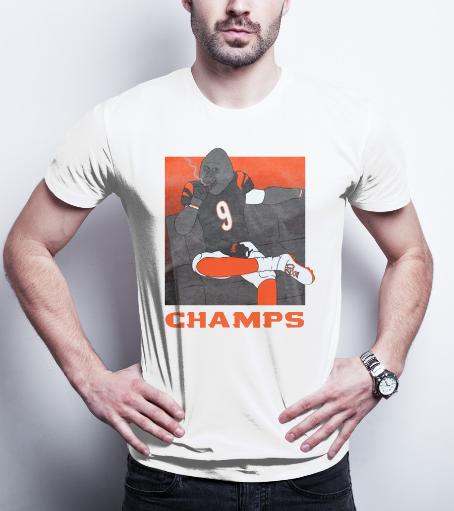 Champs Barstools Big Cat Smoking Gorilla Number 9 Football Player T-Shirt