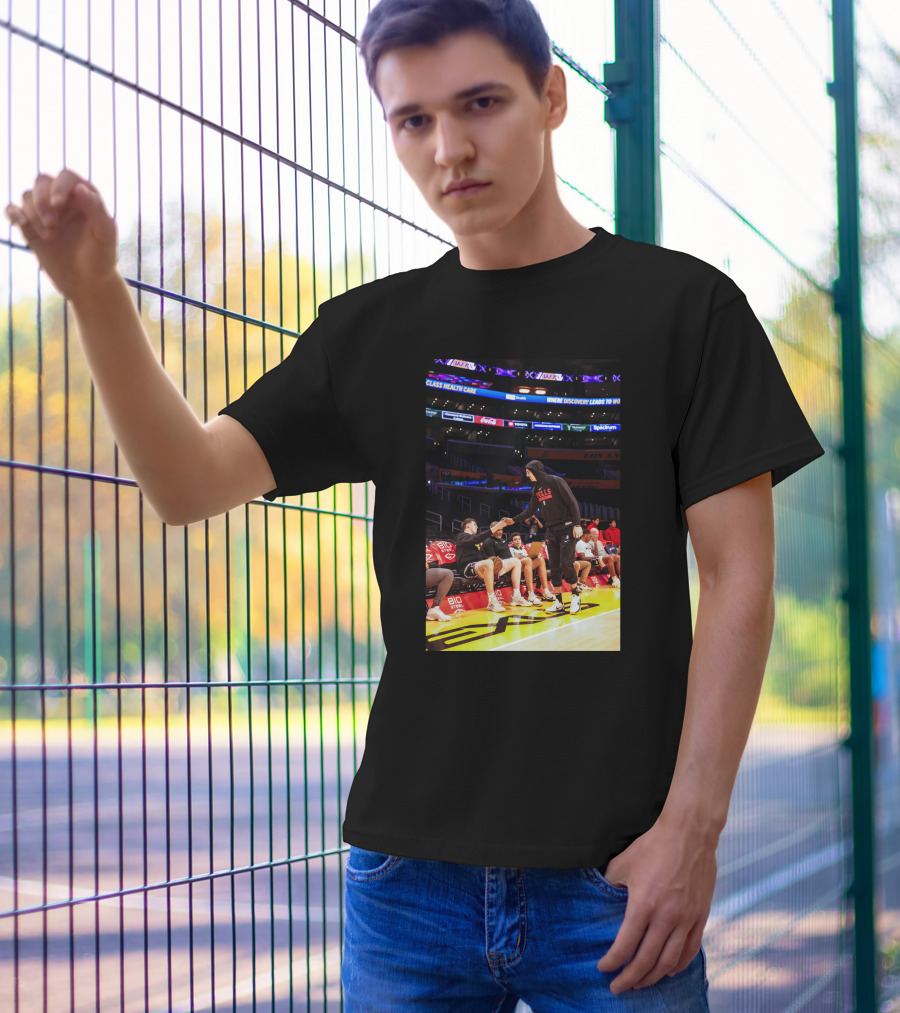Austin Reaves And Alex Caruso NBA Courtside Handshake Bulls Lakers T-Shirt