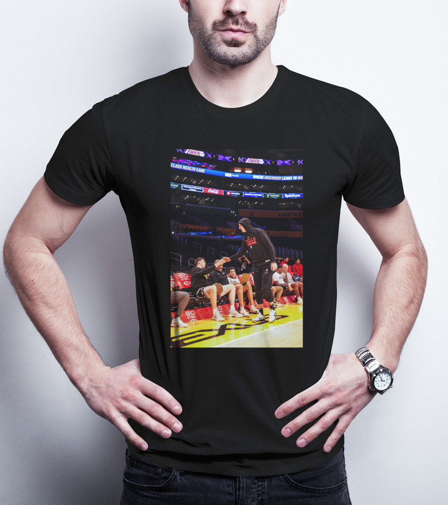 Austin Reaves And Alex Caruso NBA Courtside Handshake Bulls Lakers T-Shirt