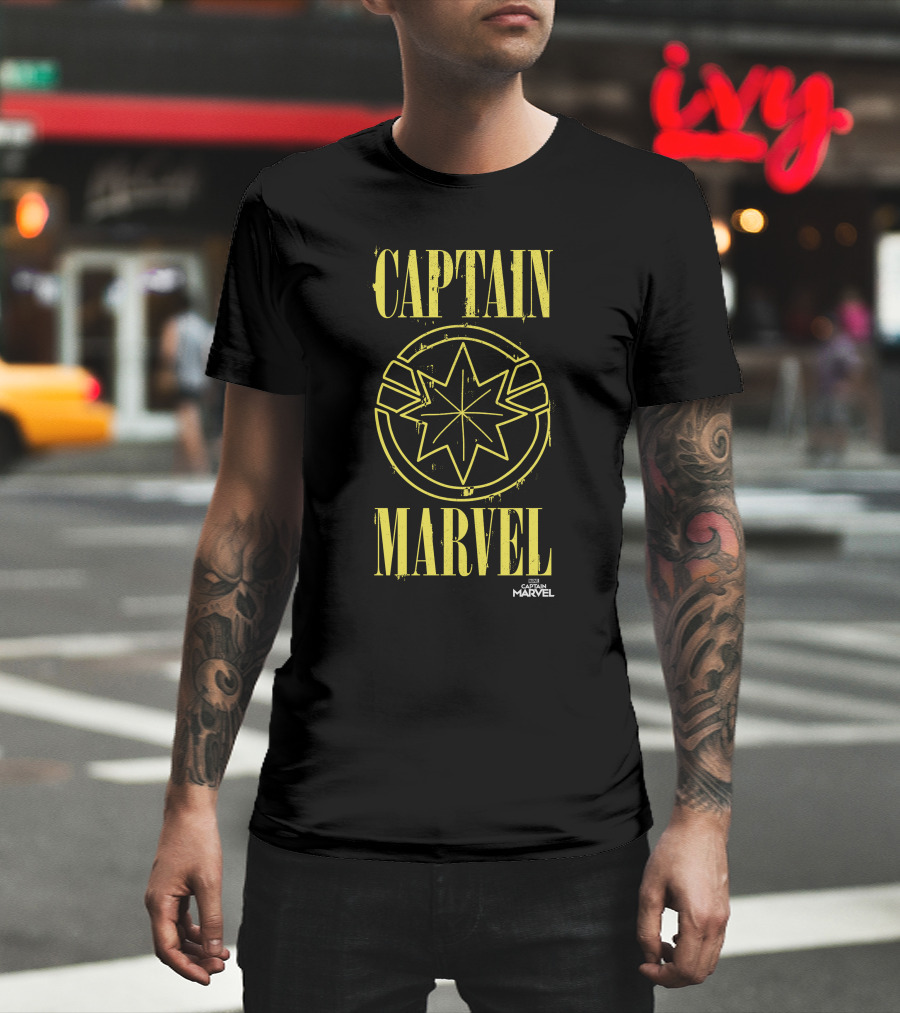 CAPTAIN MARVEL Yellow Star Emblem With Paint Drip Effect T-Shirt