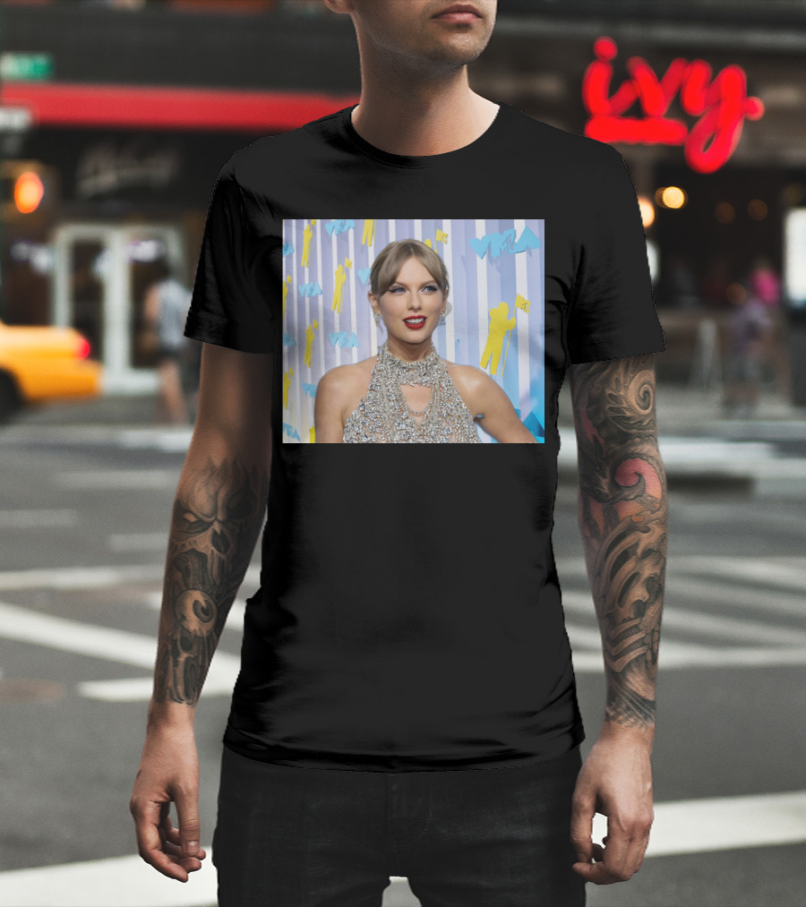 Taylor Swift MTV VMA Red Carpet Look With Silver Sequin Dress T-Shirt