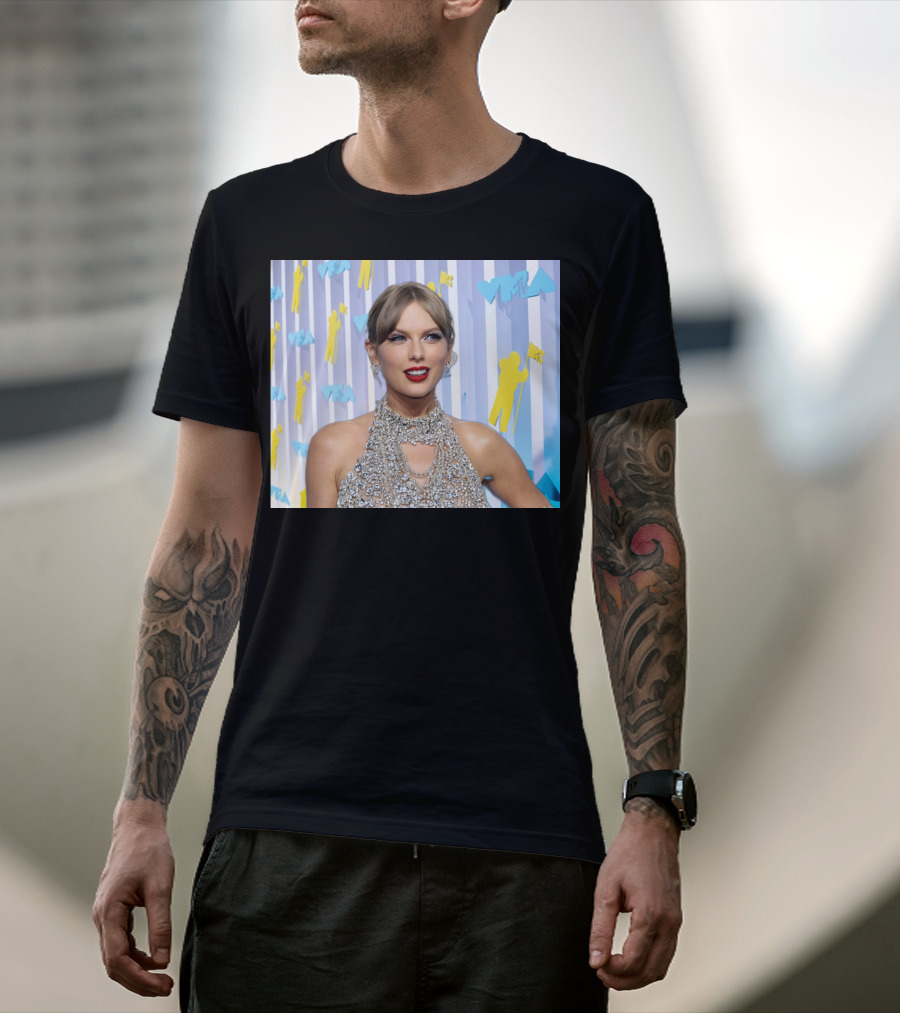 Taylor Swift MTV VMA Red Carpet Look With Silver Sequin Dress T-Shirt