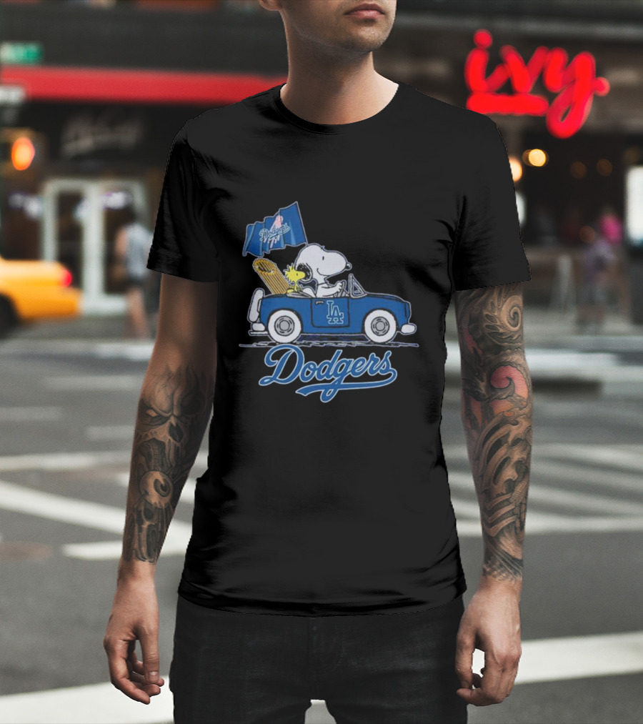 Snoopy And Woodstock Driving LA Dodgers Car With Flag T-Shirt