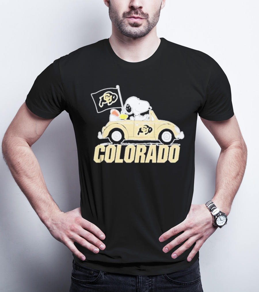 Snoopy And Woodstock Drive Colorado Buffaloes Car With Flag T-Shirt