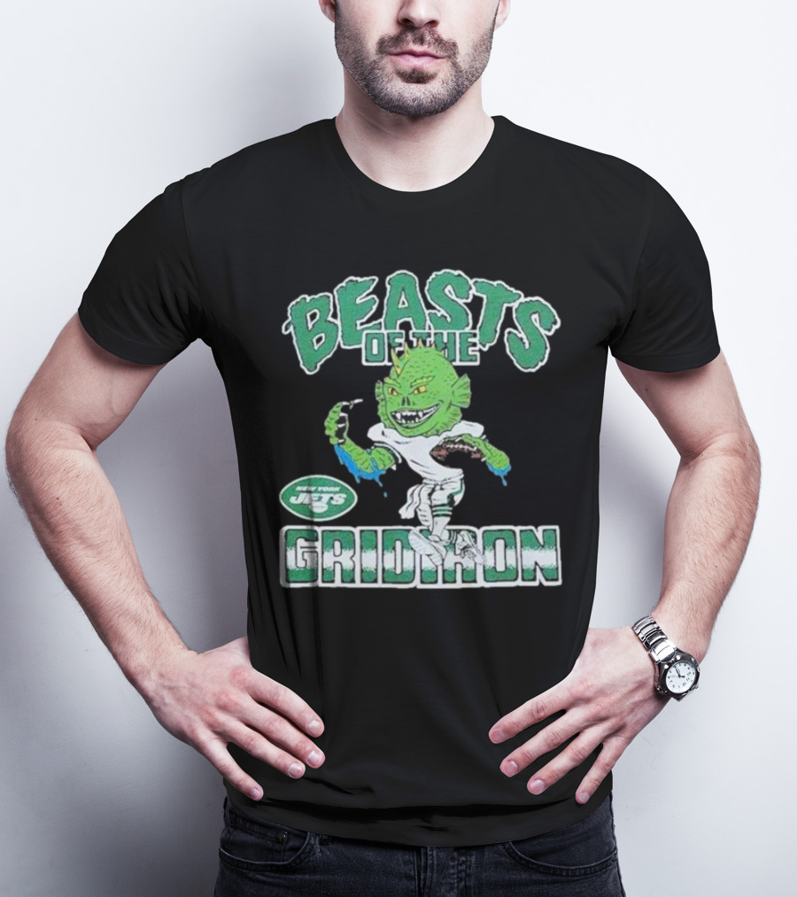 New York Jets Beasts Of The Gridiron Monster Holding Football T-Shirt
