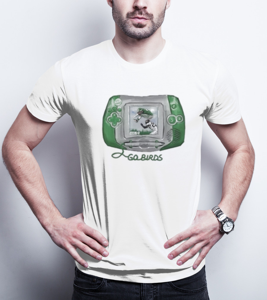Dhwanisaraiya Go Birds Retro Handheld Console Green Classic Footballer Scene T-Shirt