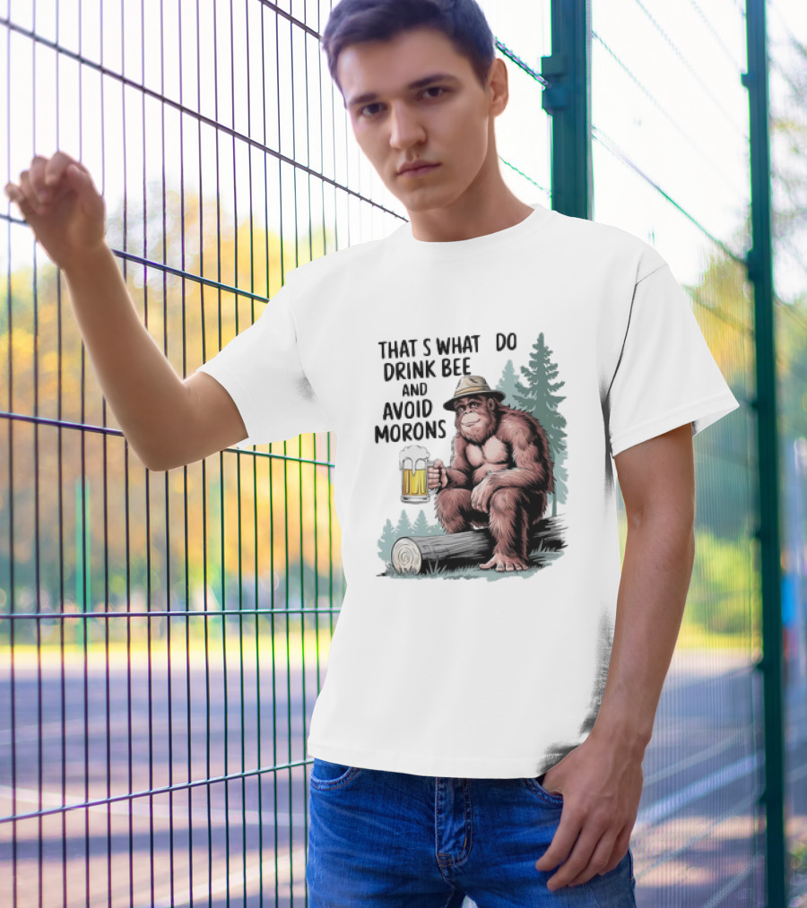 Bigfoot That’s What I Do Drink Beer And Avoid Morons In Forest With Mug T-Shirt