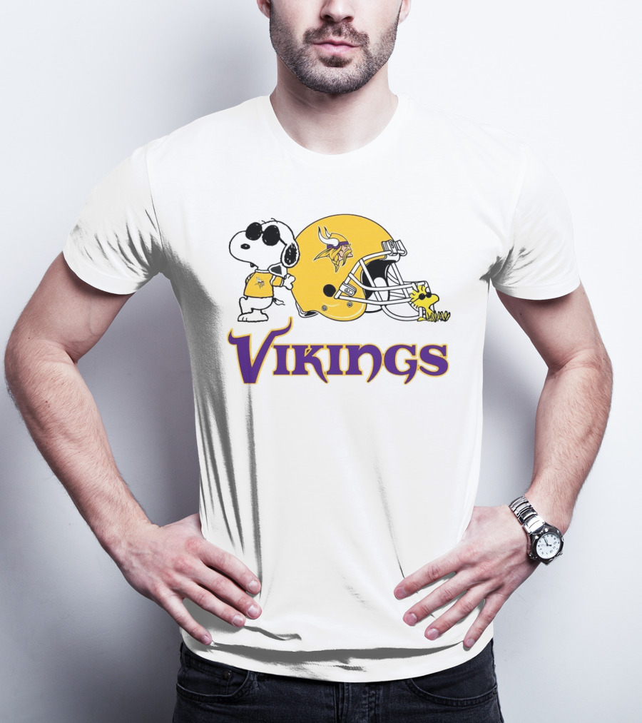 Minnesota Vikings Snoopy Woodstock Helmet T-Shirt