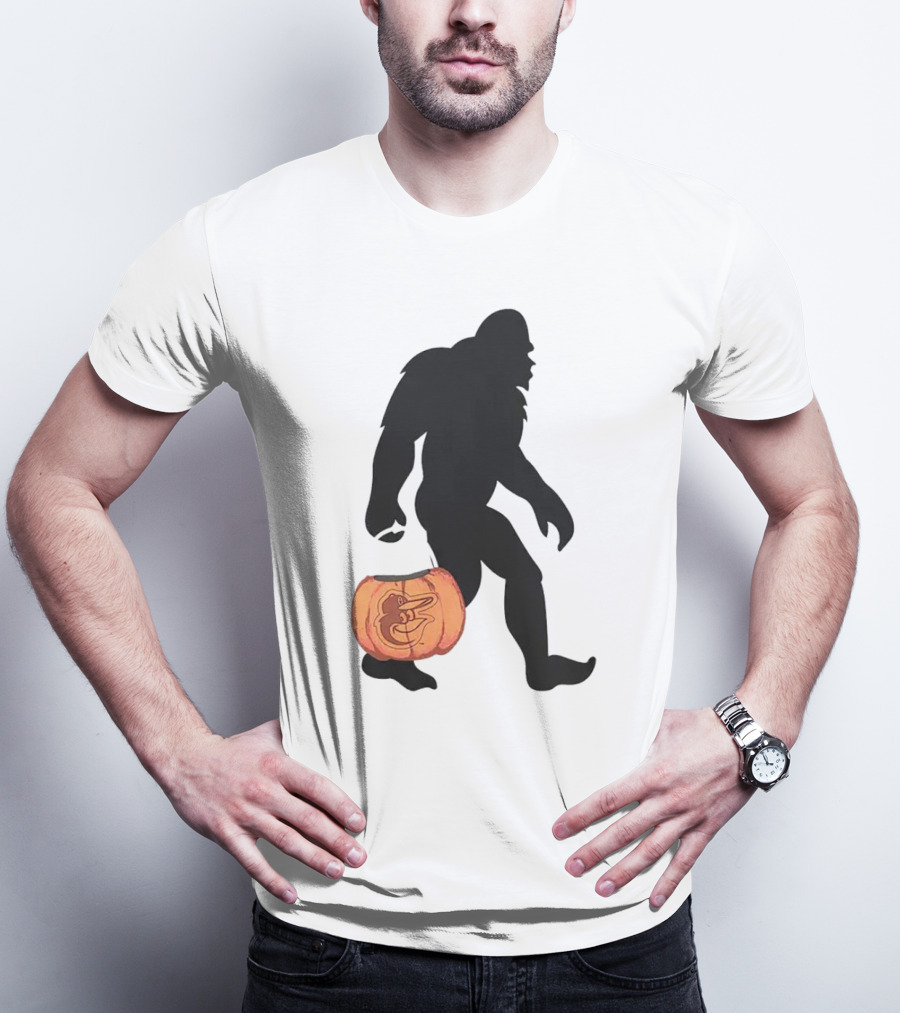 Baltimore Orioles Bigfoot Carrying Pumpkin Halloween T-Shirt