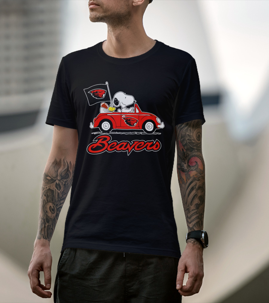 Snoopy Driving Oregon Beavers Football Car With Flag T-Shirt
