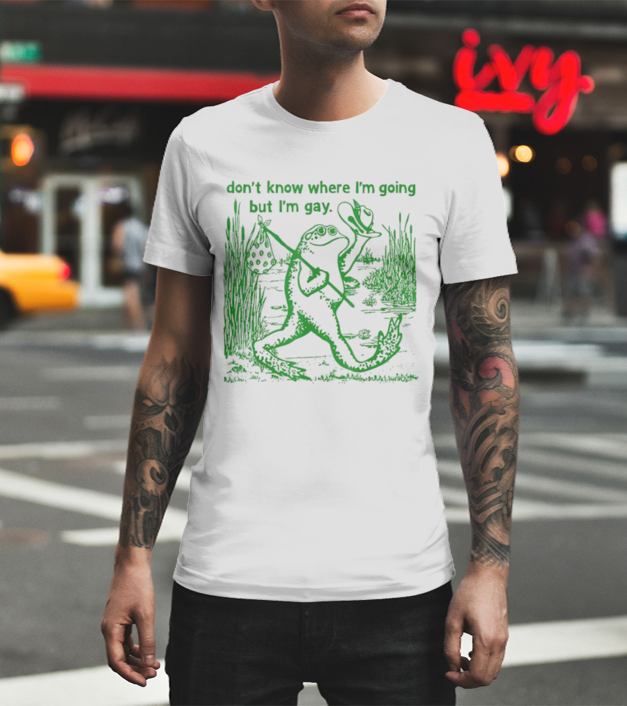 Don't Know Where I'm Going But I'm Gay Frog Carrying Bag And Hat In Nature Scene T-Shirt