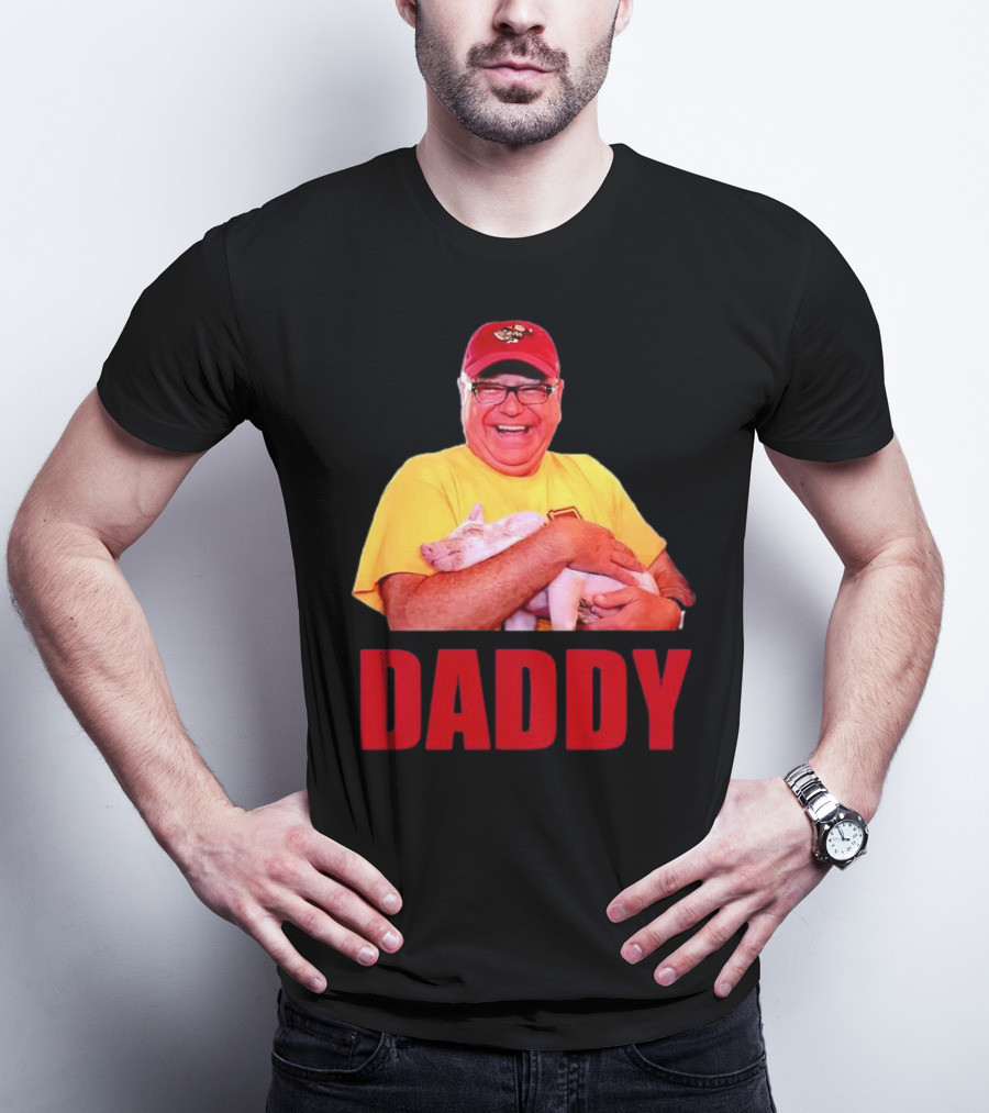 DADDY Hugging Pig Tim Walz Cap T-Shirt