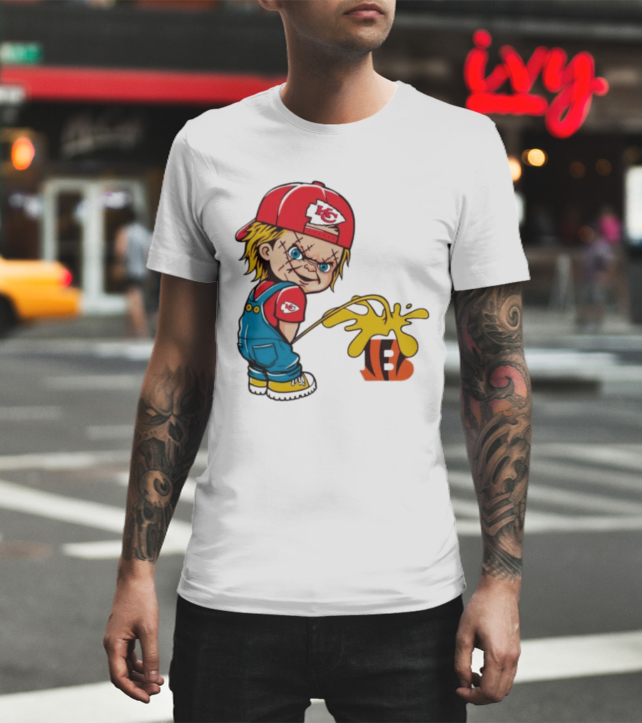 Kansas City Chiefs Chucky Pissing On Cincinnati Bengals T-Shirt