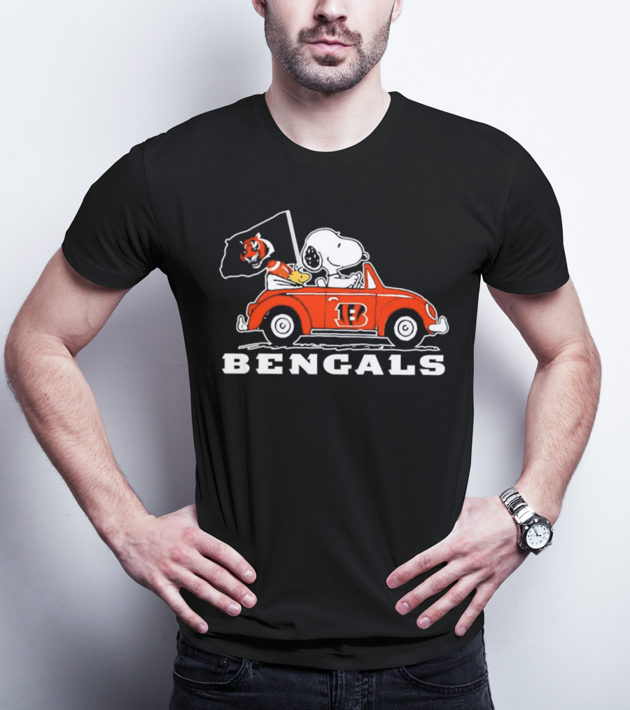 Snoopy And Woodstock Driving Cincinnati Bengals Car With Flag T-Shirt
