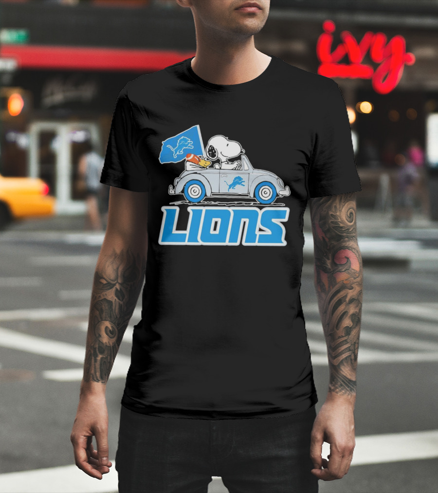 Snoopy And Woodstock In Car With Detroit Lions Flag T-Shirt