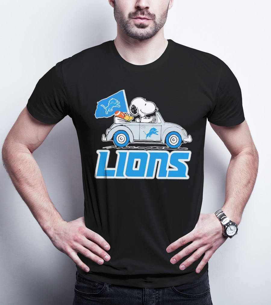 Snoopy And Woodstock In Car With Detroit Lions Flag T-Shirt
