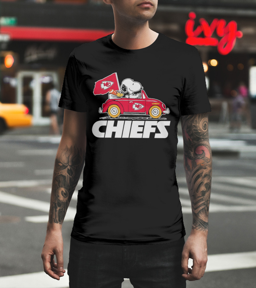 Snoopy Woodstock Driving Red Car Chiefs Flag Kansas City Chiefs T-Shirt