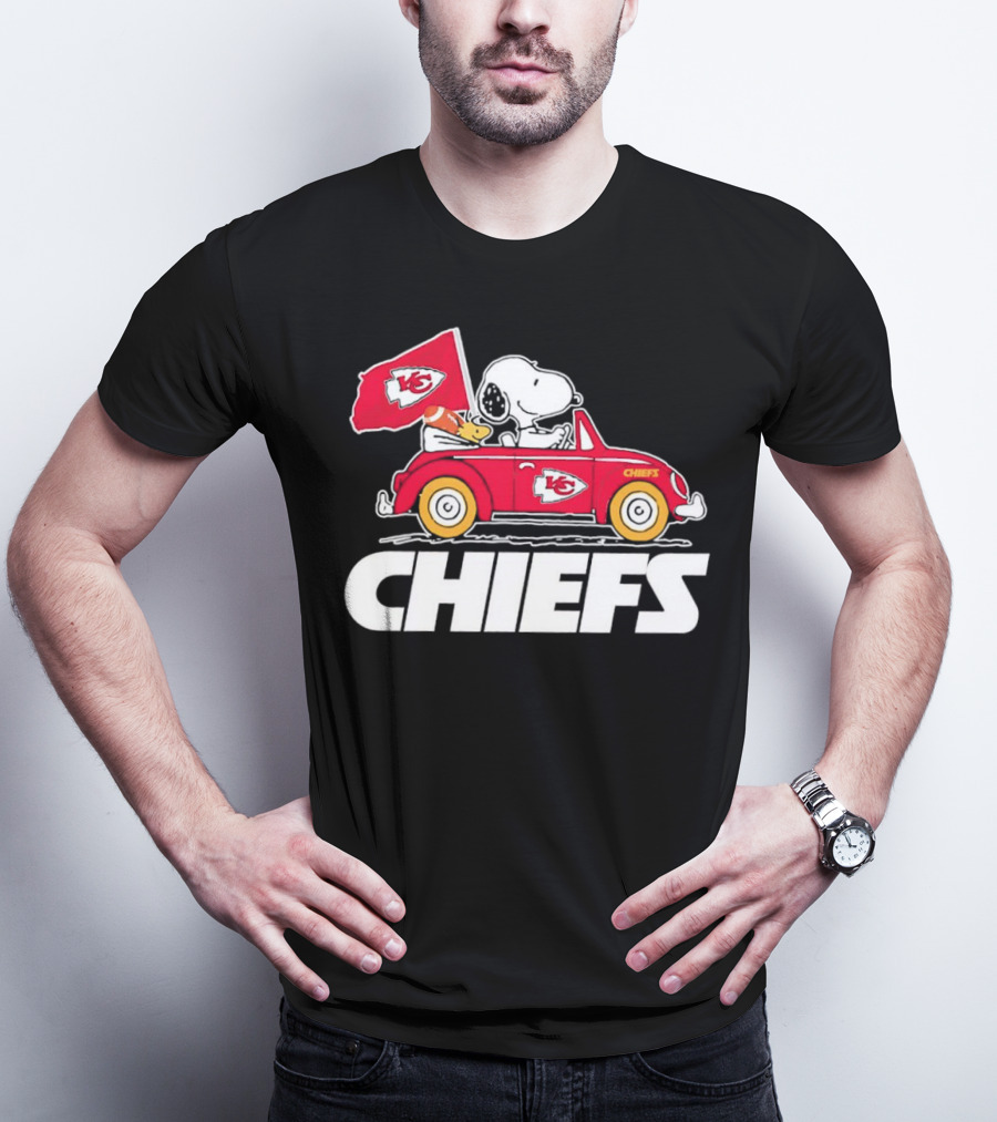 Snoopy Woodstock Driving Red Car Chiefs Flag Kansas City Chiefs T-Shirt