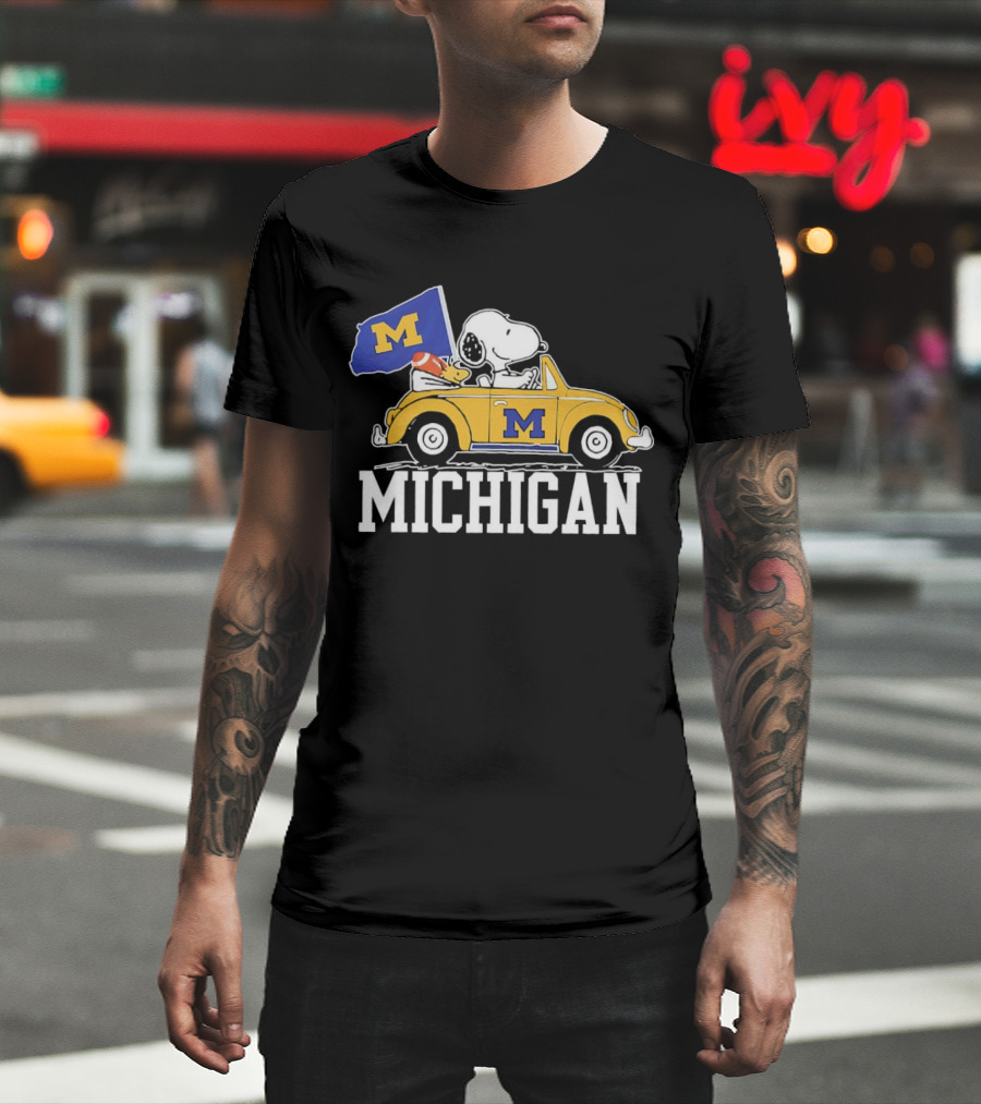 Snoopy And Woodstock Driving Car With Michigan Wolverines Flag T-Shirt