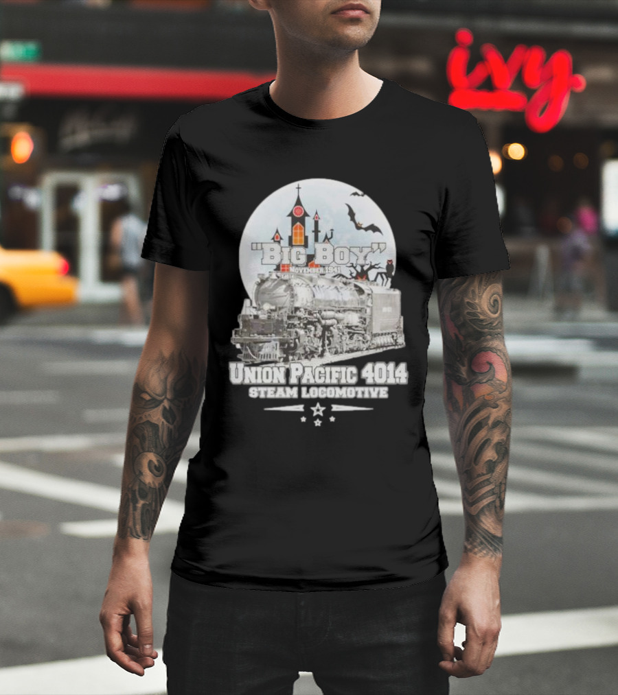 Big Boy Union Pacific 4014 Steam Locomotive November 1941 Haunted Castle And Bats T-Shirt