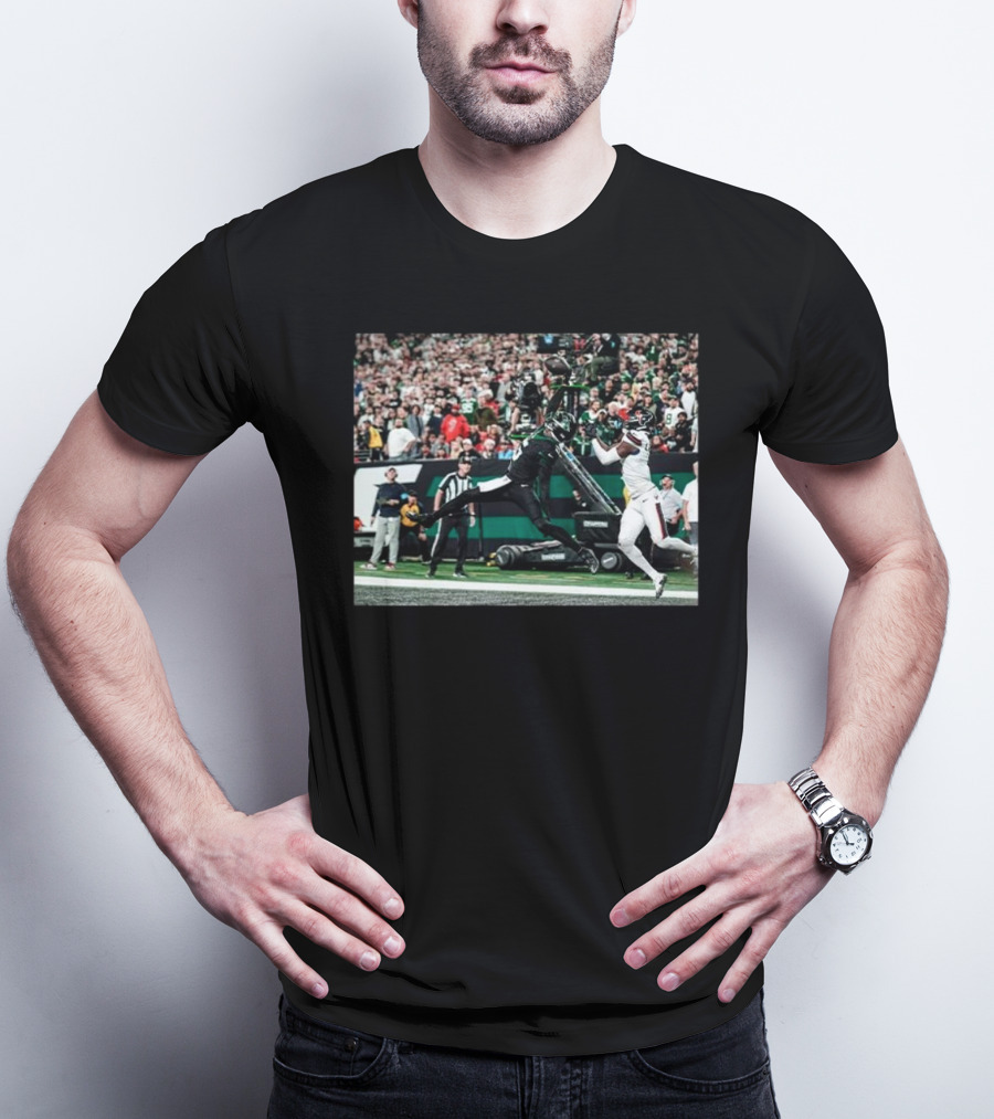 Garrett Wilson One-Handed Touchdown Catch Football Action T-Shirt